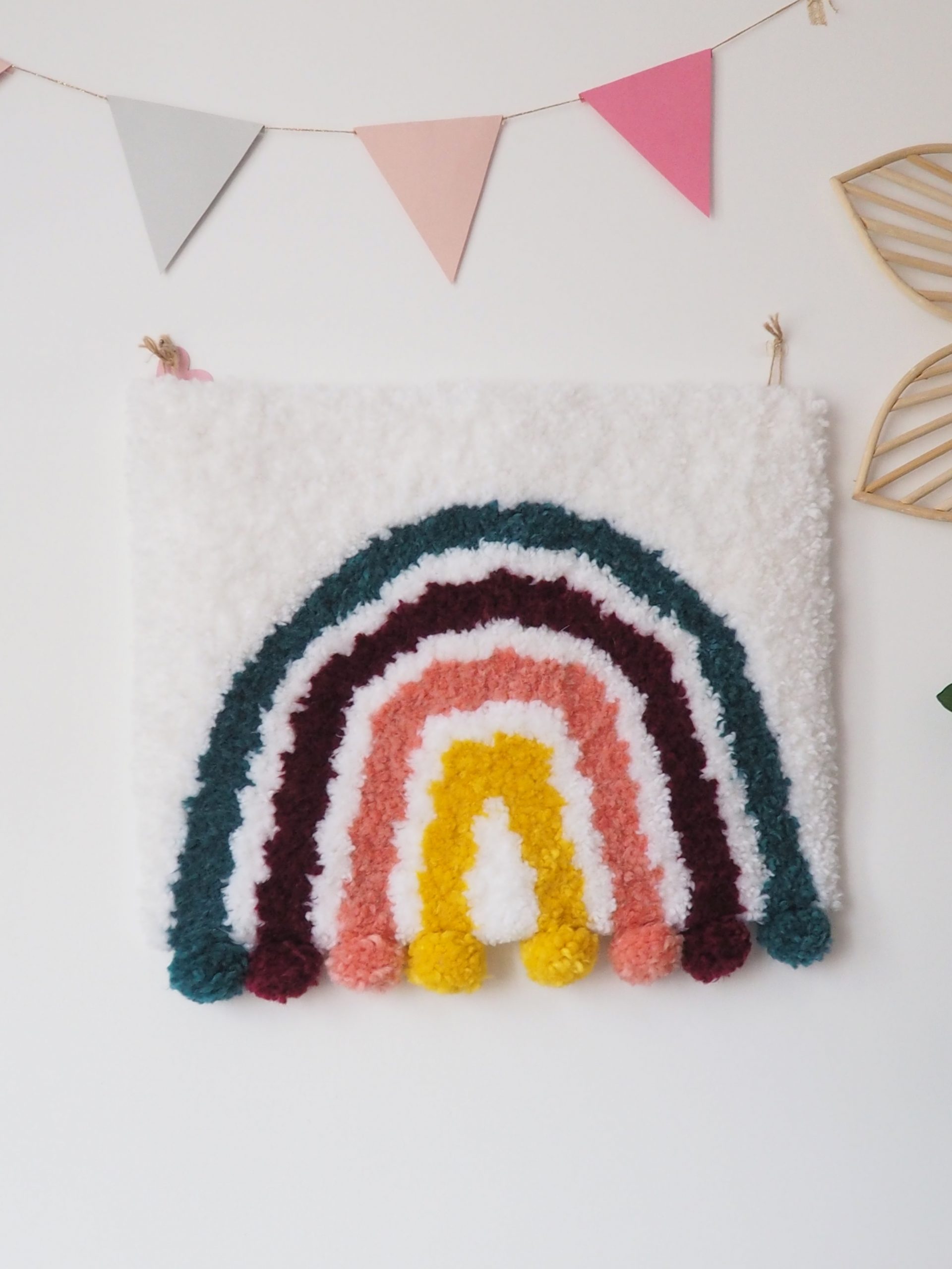 Tableau en laine Iris – L'arc-en-ciel bohème et éthique 🌈